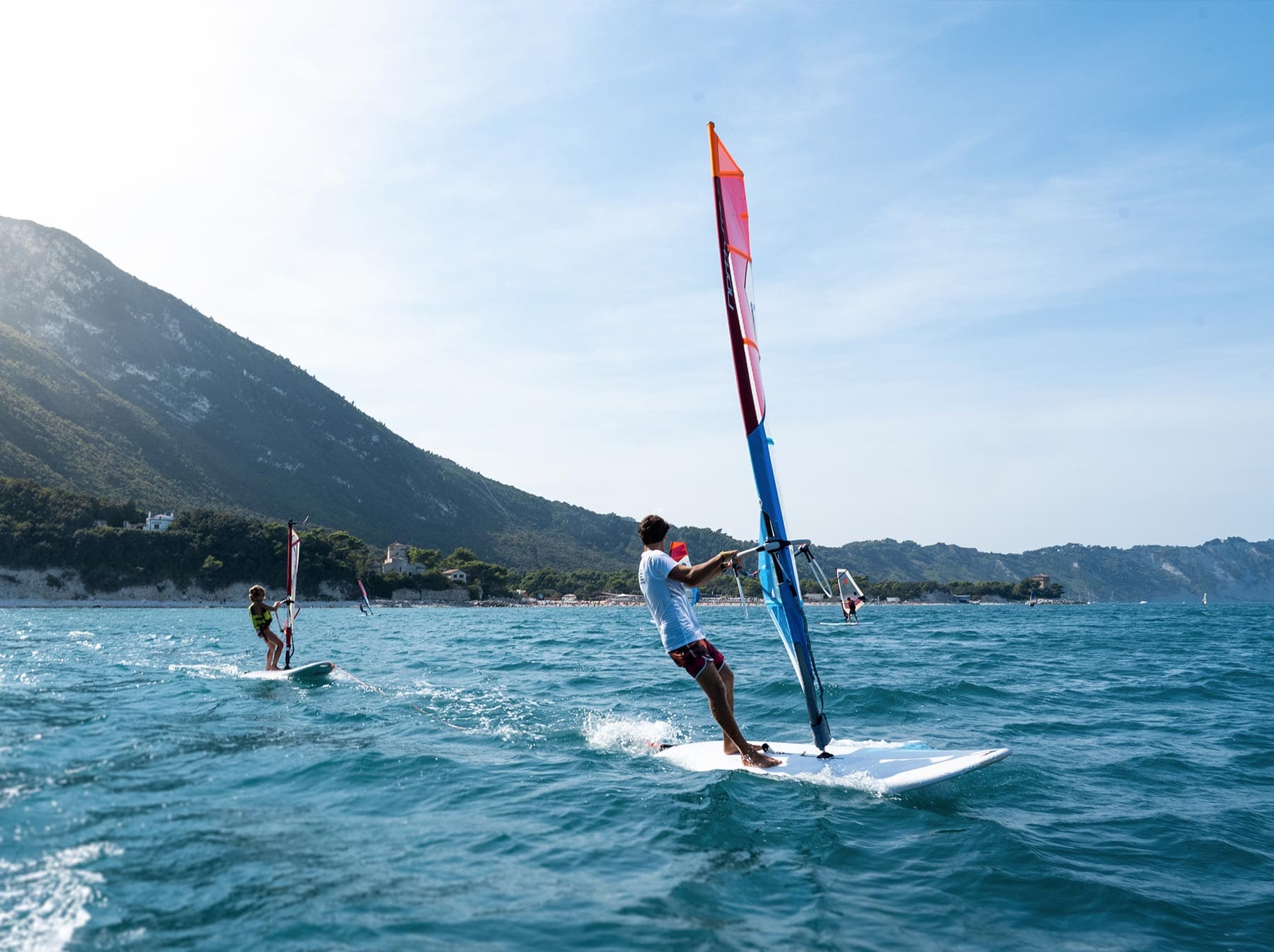 Corsi e noleggio windsurf, surf, sup, kayak, escursioni MBK e trekking ...